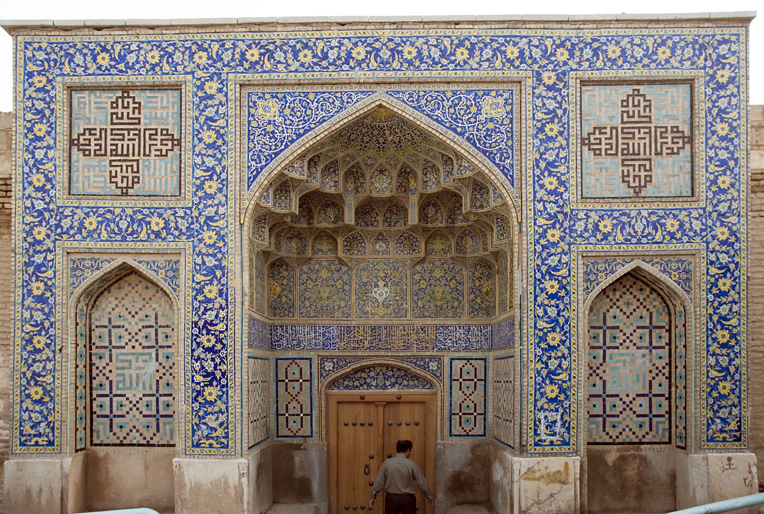 Masjid-i Imam and its seven-color technique – SquareKufic